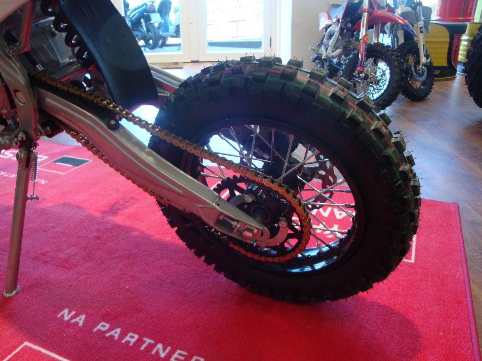 Stomp WPB Race 125 (NOVÁ, 2025), 37.990 Kč - TipMoto.com