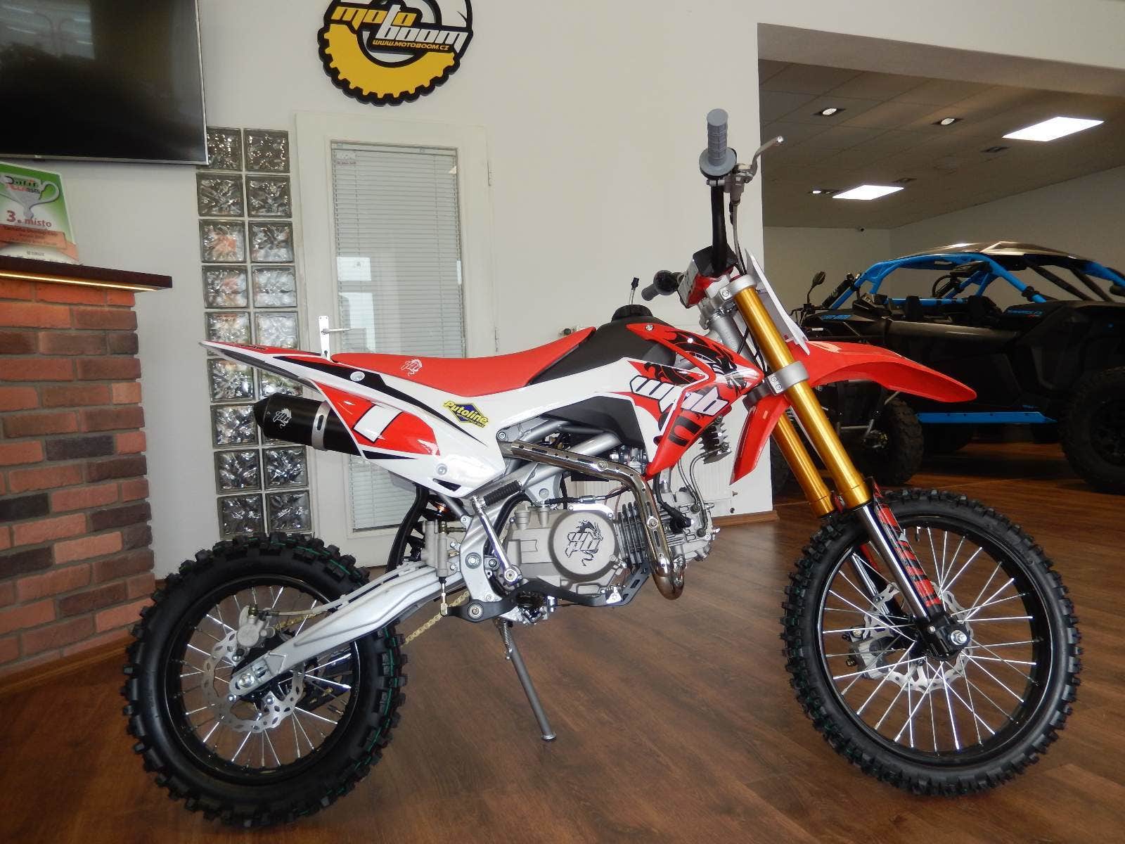 Stomp WPB Race 140 (NOVÁ, 2025), 40.990 Kč - TipMoto.com