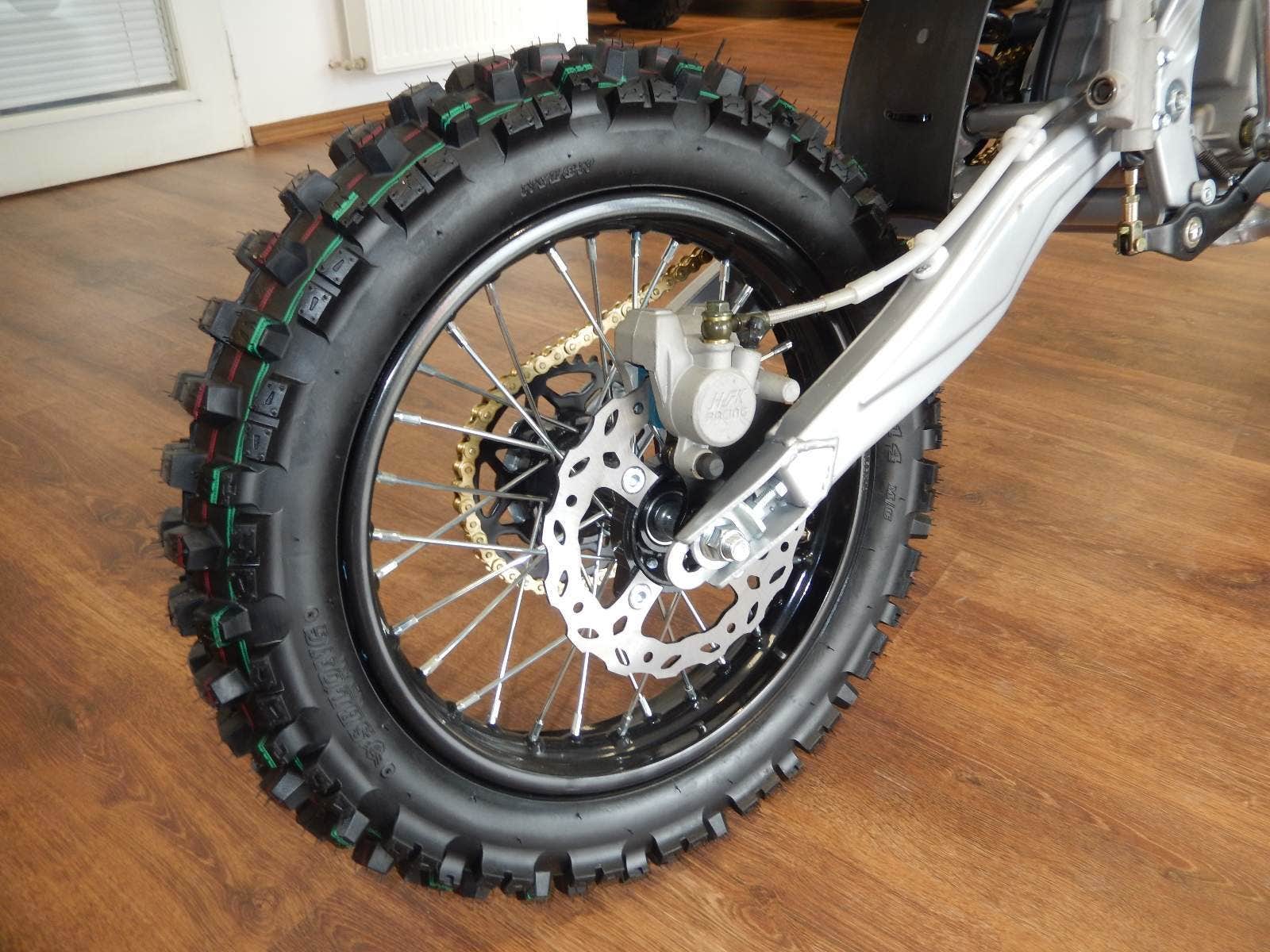 Stomp WPB Race 140 (NOVÁ, 2025), 40.990 Kč - TipMoto.com