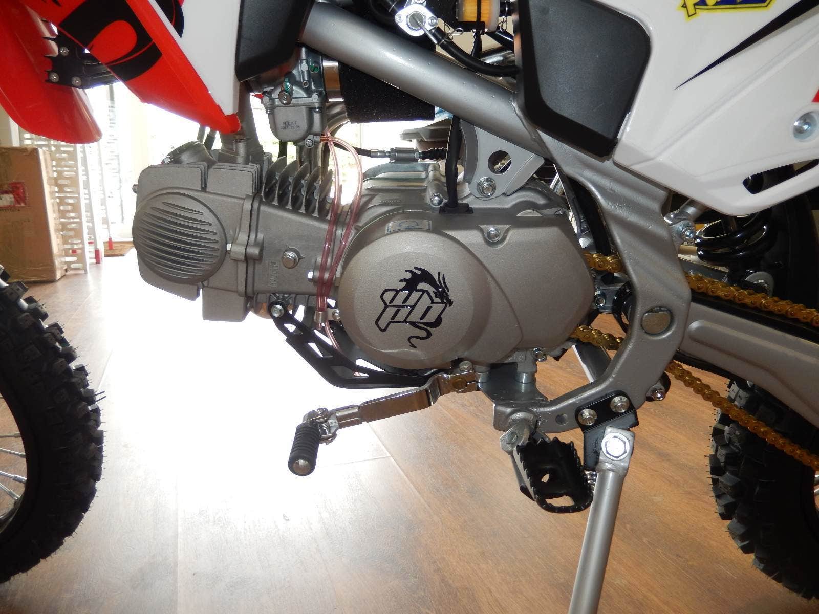 Stomp WPB Race 140 (NOVÁ, 2025), 40.990 Kč - TipMoto.com