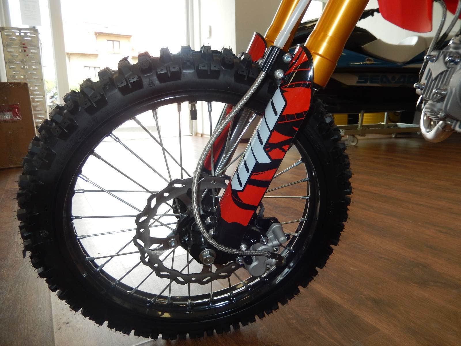 Stomp WPB Race 140 (NOVÁ, 2025), 40.990 Kč - TipMoto.com