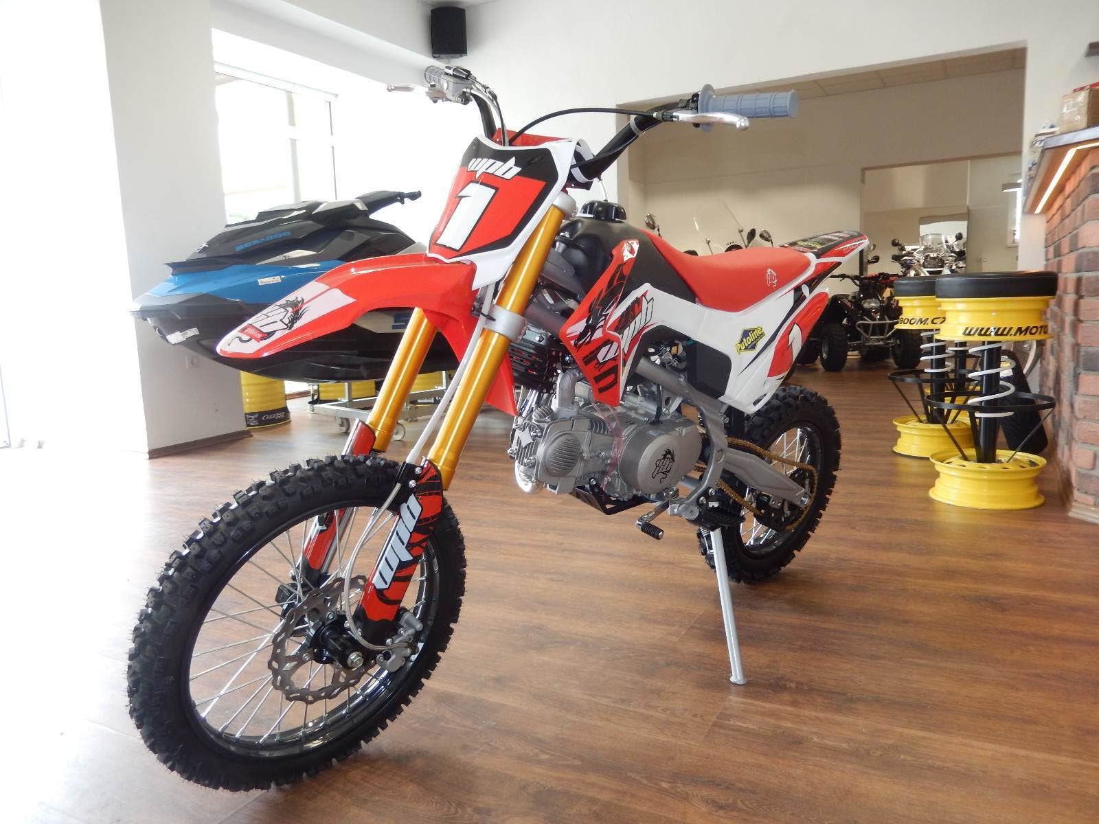 Stomp WPB Race 140 (NOVÁ, 2025), 40.990 Kč - TipMoto.com