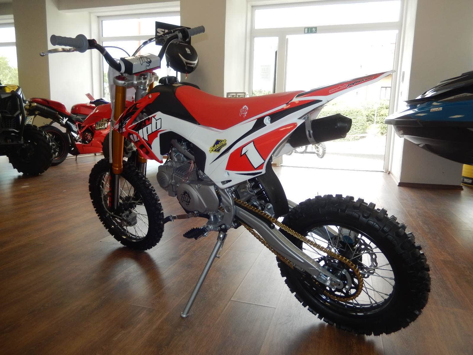 Stomp WPB Race 140 (NOVÁ, 2025), 40.990 Kč - TipMoto.com