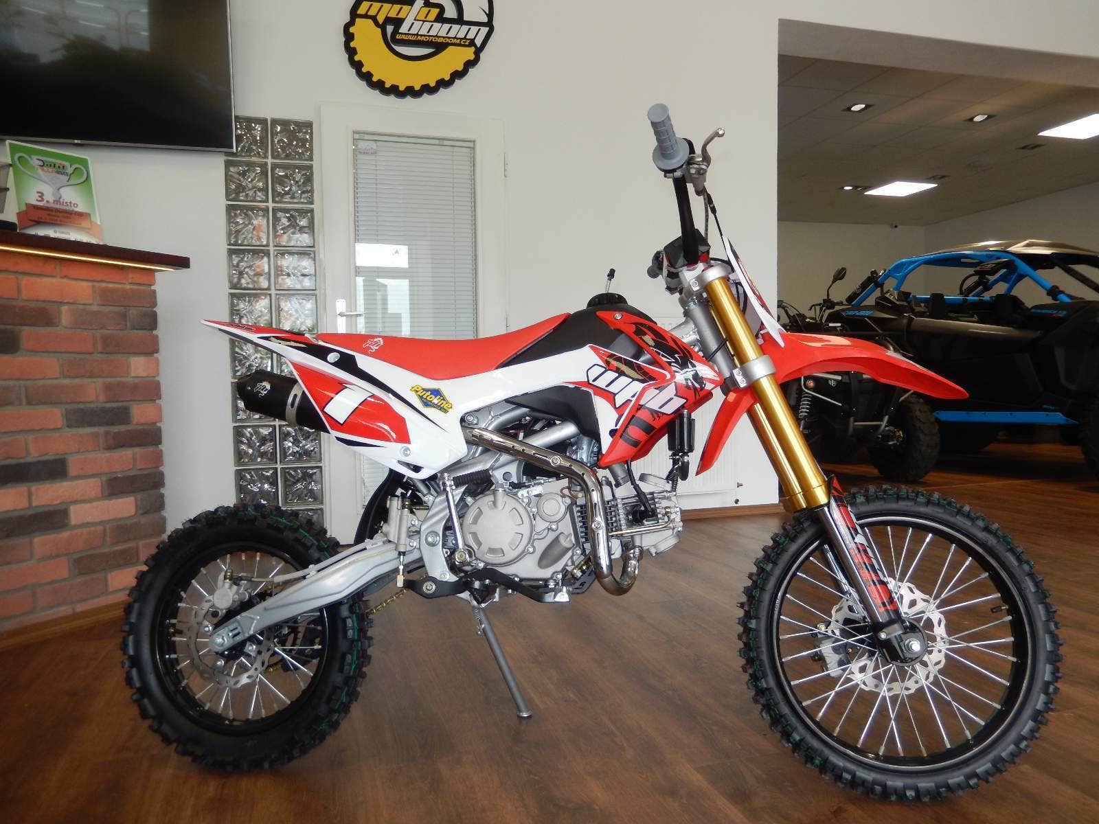 Stomp WPB race 155 (NOVÁ, 2025), 47.990 Kč - TipMoto.com