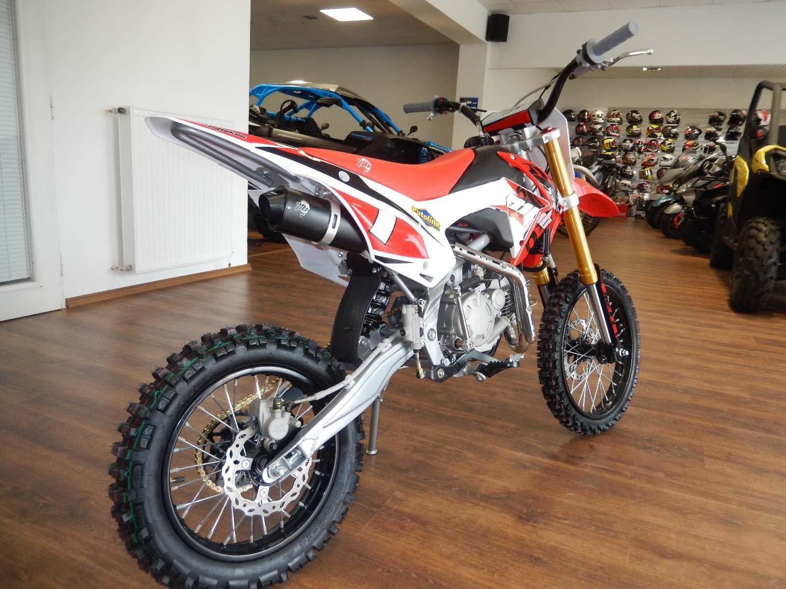 Stomp WPB race 155 (NOVÁ, 2025), 47.990 Kč - TipMoto.com