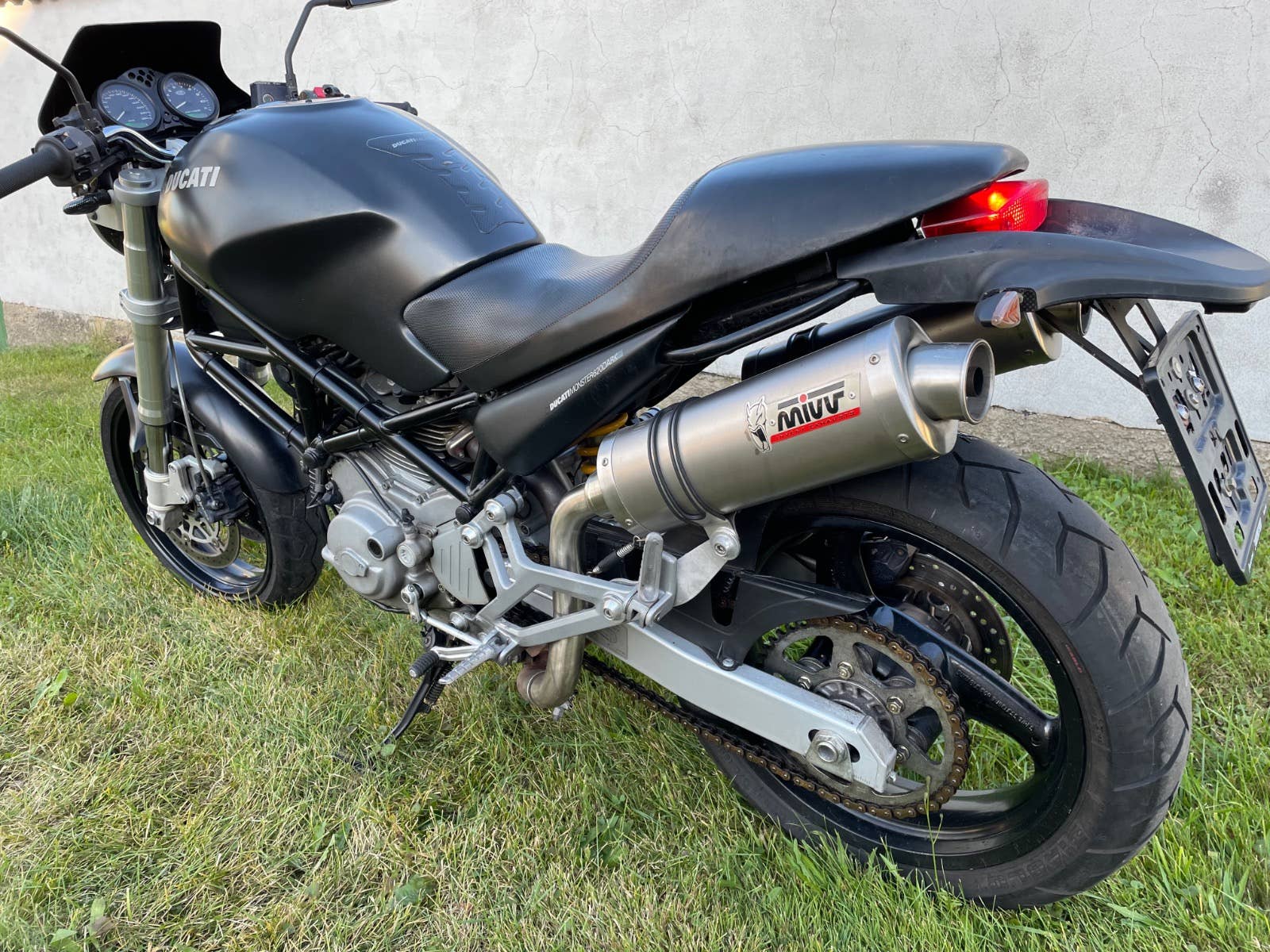Ducati Monster 620 Dark i.e. (2006), 65.000 Kč - TipMoto.com