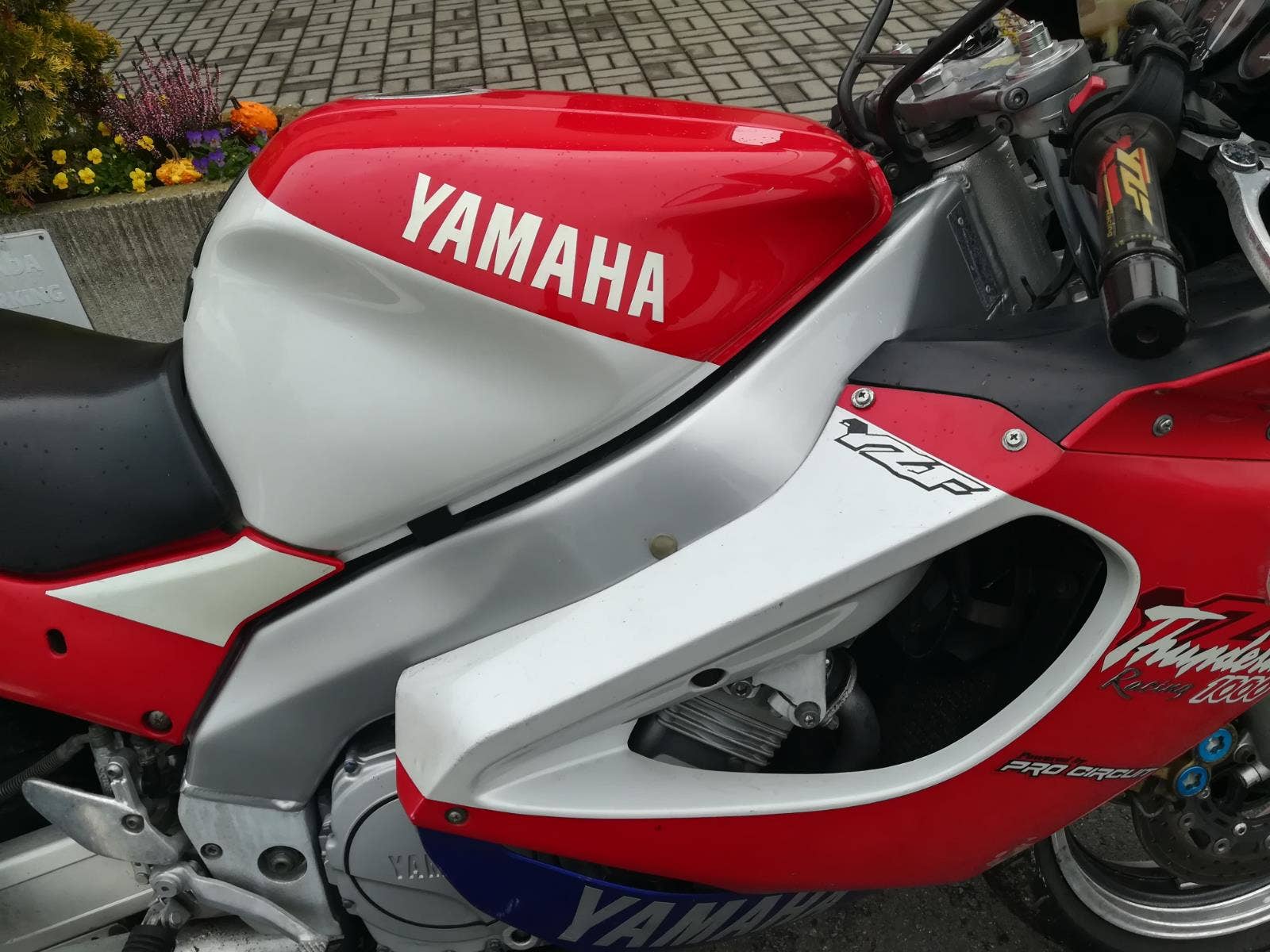 Yamaha YZF 1000 R Thunderace (1997), 33.000 Kč - TipMoto.com