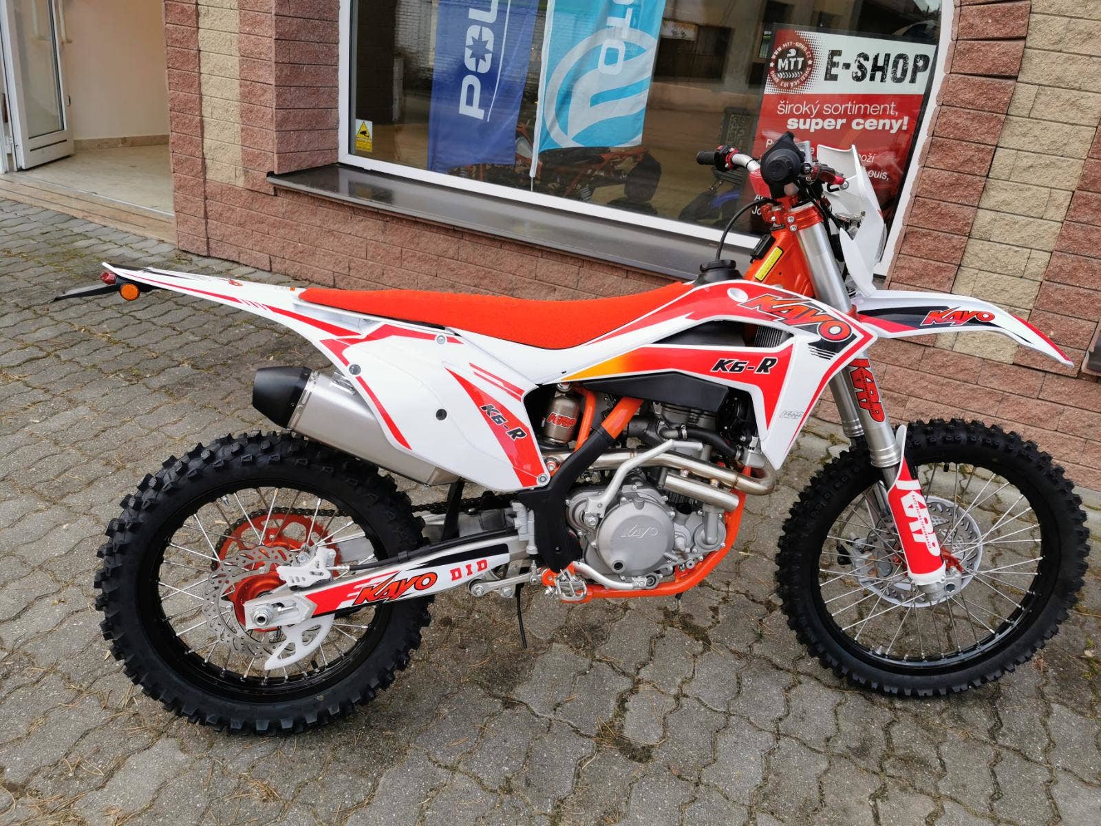 Kayo K6-R 250 - 4takt (NOVÁ, 2021), 109.990 Kč - TipMoto.com