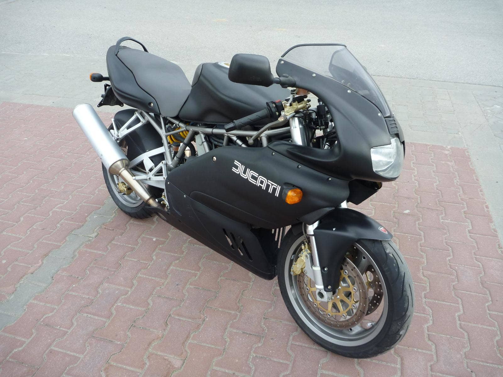 Ducati SS 750 Supersport (2003), 67.000 Kč - TipMoto.com