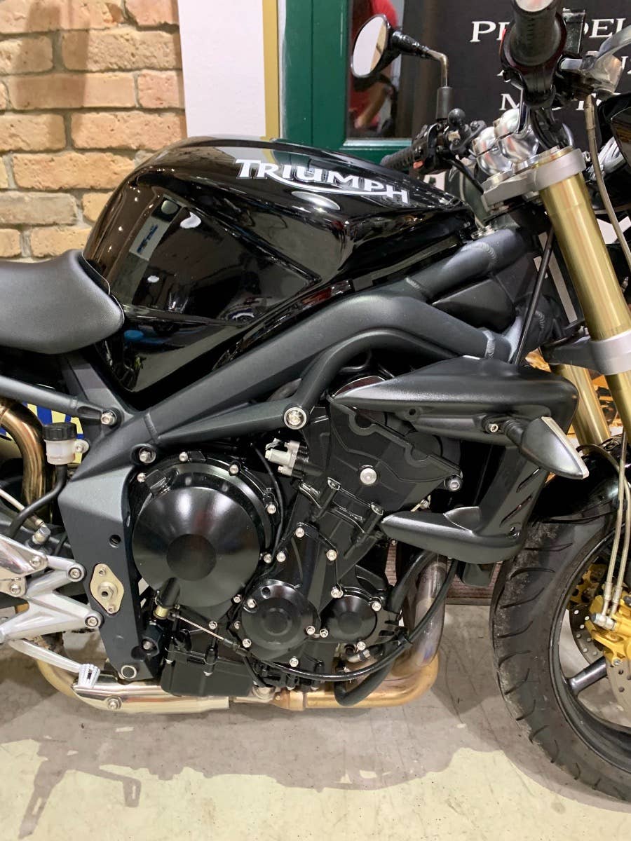 Triumph Street Triple 675 (2008), 69.999 Kč - TipMoto.com