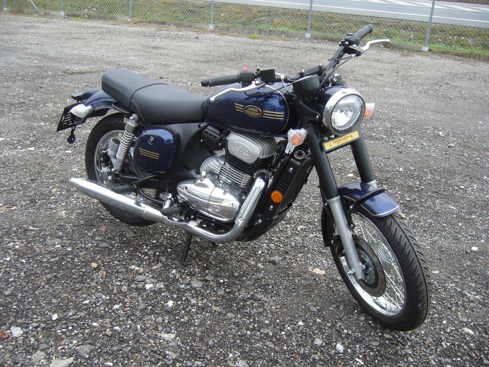 Jawa 300 CL , LIMITED EDITON , KÝVAČKA (2025), 129.900 Kč - TipMoto.com