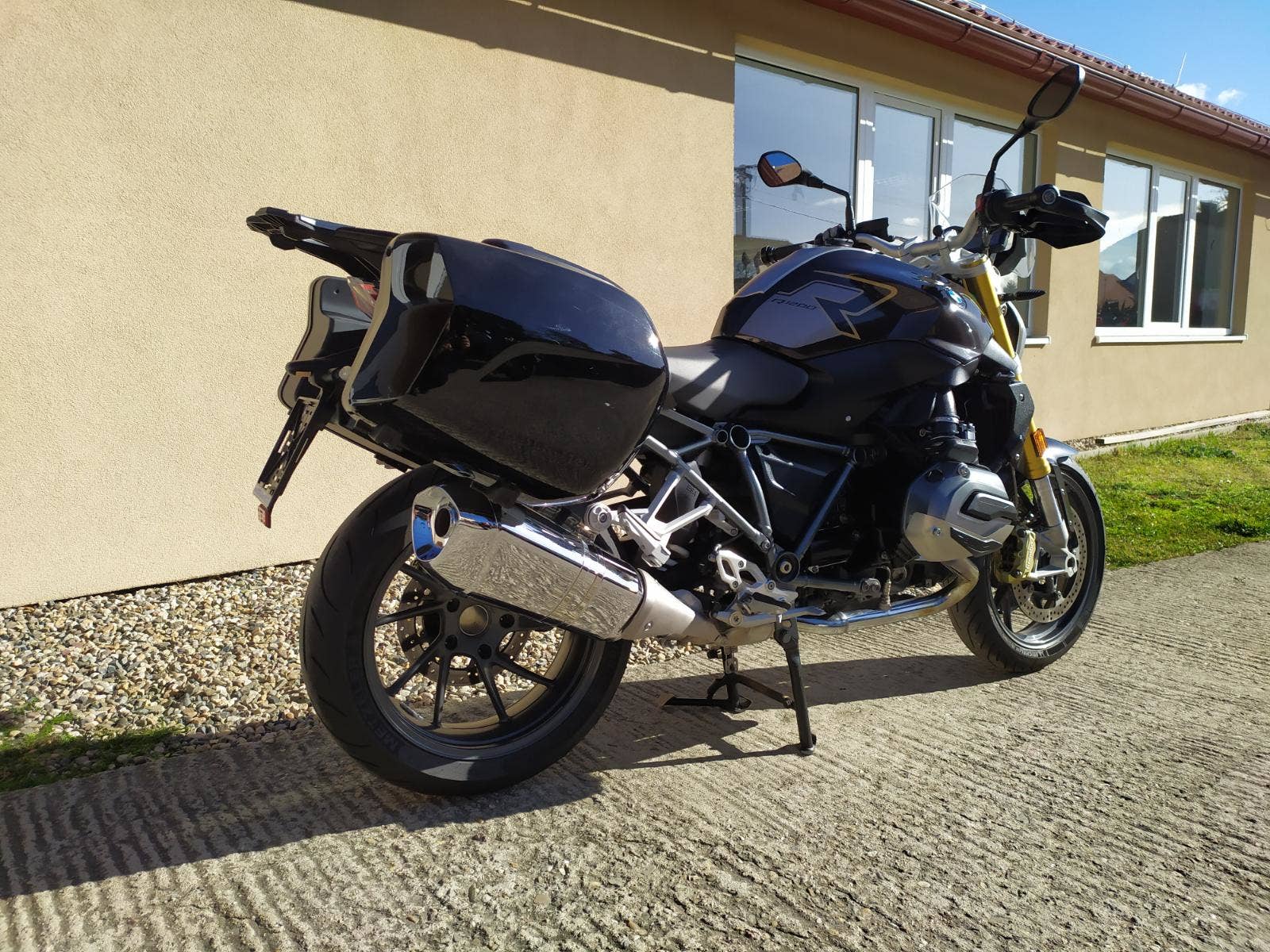 BMW R 1200 R LC (2018), 235.000 Kč - TipMoto.com