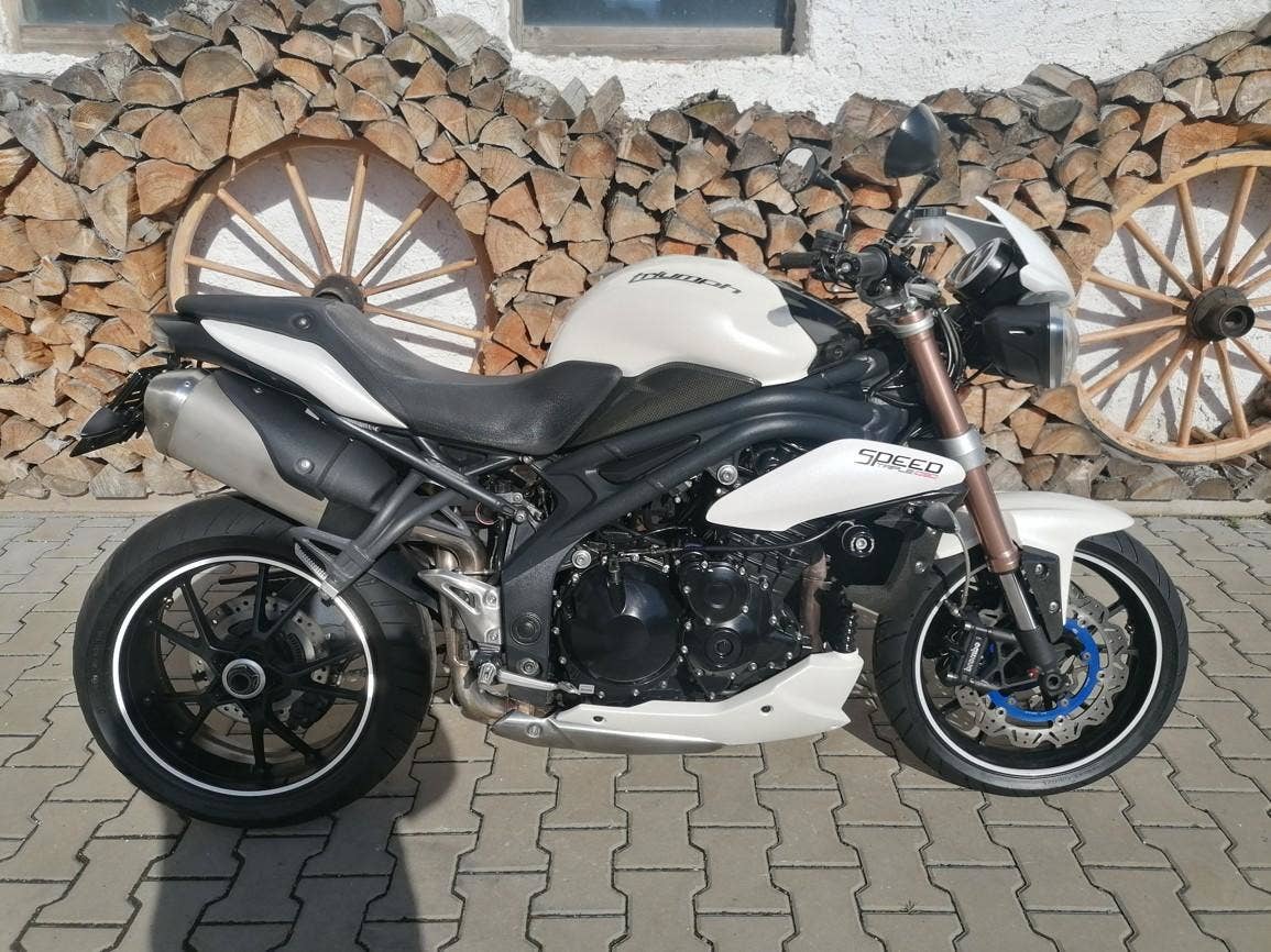 Triumph Speed Triple (2011), 142.900 Kč - TipMoto.com