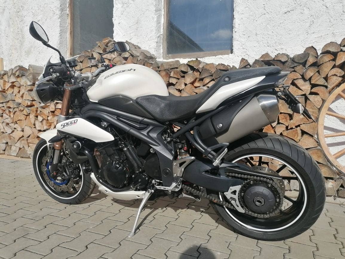 Triumph Speed Triple (2011), 142.900 Kč - TipMoto.com