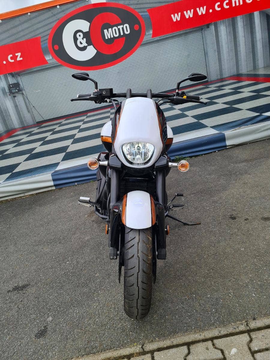 Suzuki Intruder M 1800 R (2020), 299.000 Kč - TipMoto.com