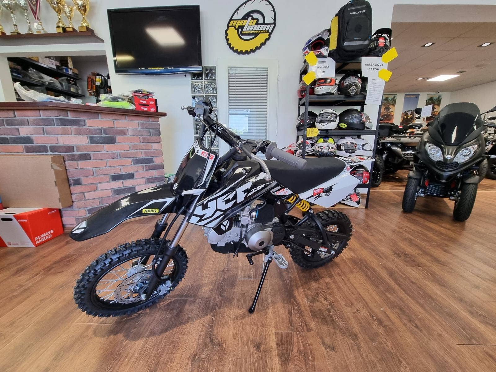 YCF 125 F LITE (NOVÁ, 2023), 32.490 Kč - TipMoto.com