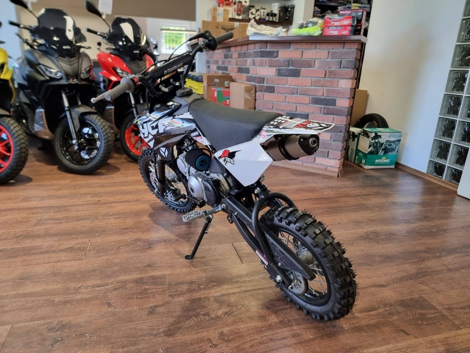 YCF 125 F LITE (NOVÁ, 2023), 32.490 Kč - TipMoto.com