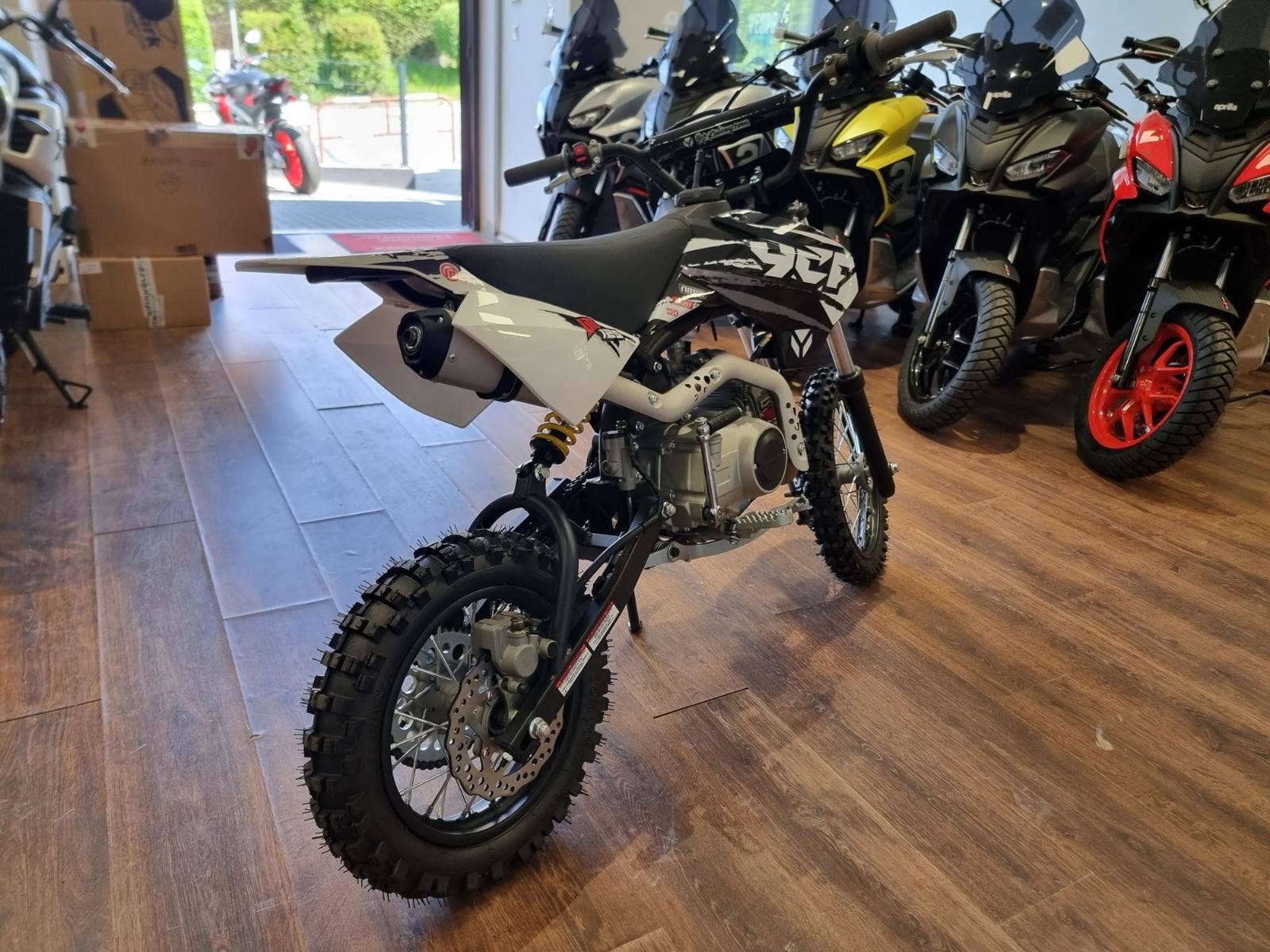 YCF 125 F LITE (NOVÁ, 2023), 32.490 Kč - TipMoto.com