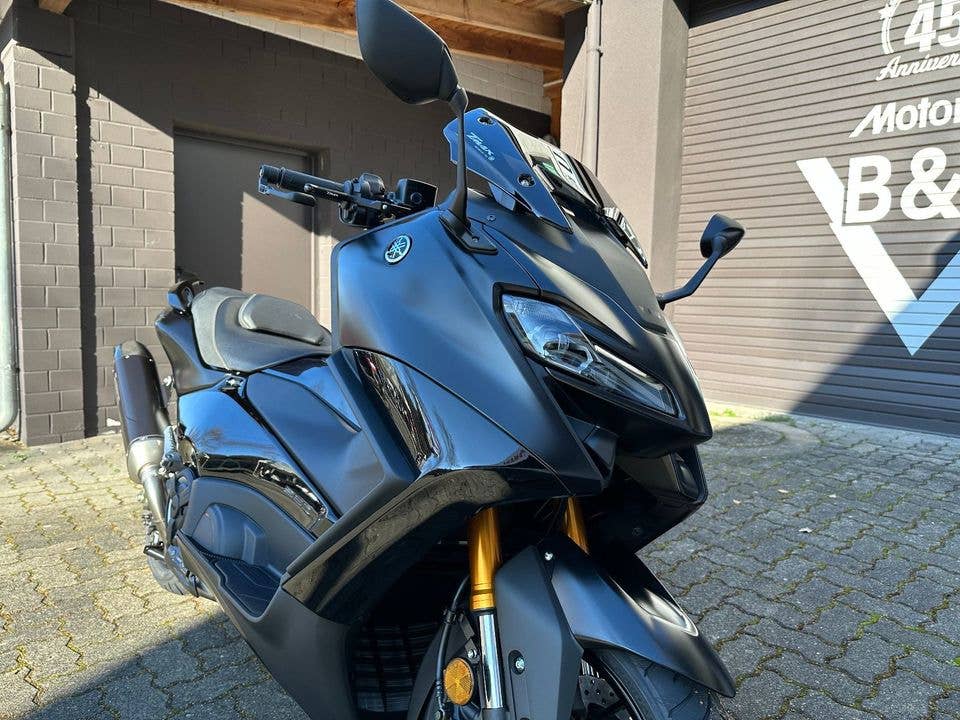 Yamaha T-Max 560 TECH MAX AKCE 2023 (NOVÁ, 2023), 375.900 Kč - TipMoto.com