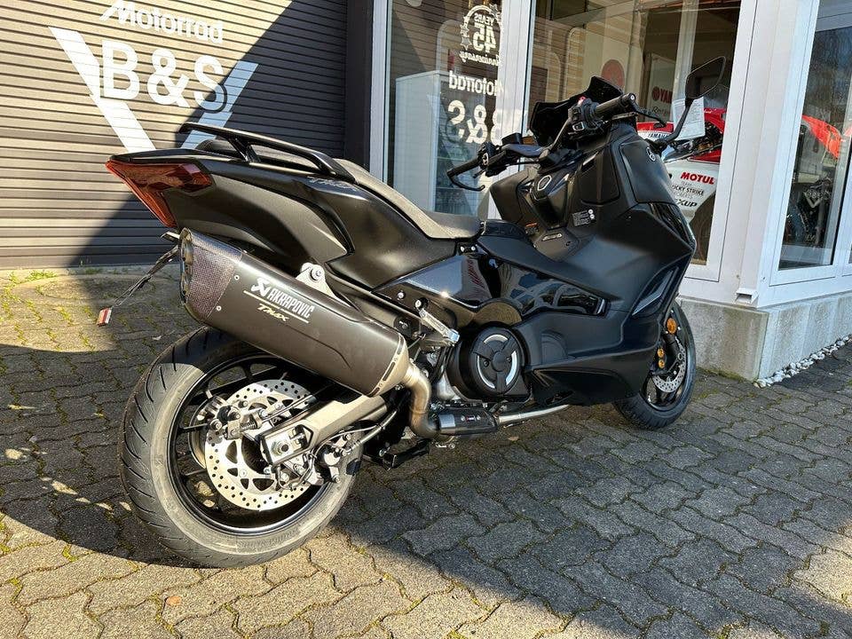Yamaha T-Max 560 TECH MAX AKCE 2023 (NOVÁ, 2023), 375.900 Kč - TipMoto.com