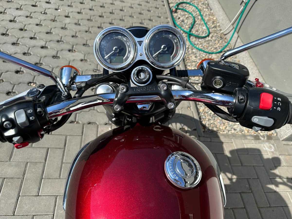 Triumph Bonneville (2017), 145.000 Kč - TipMoto.com