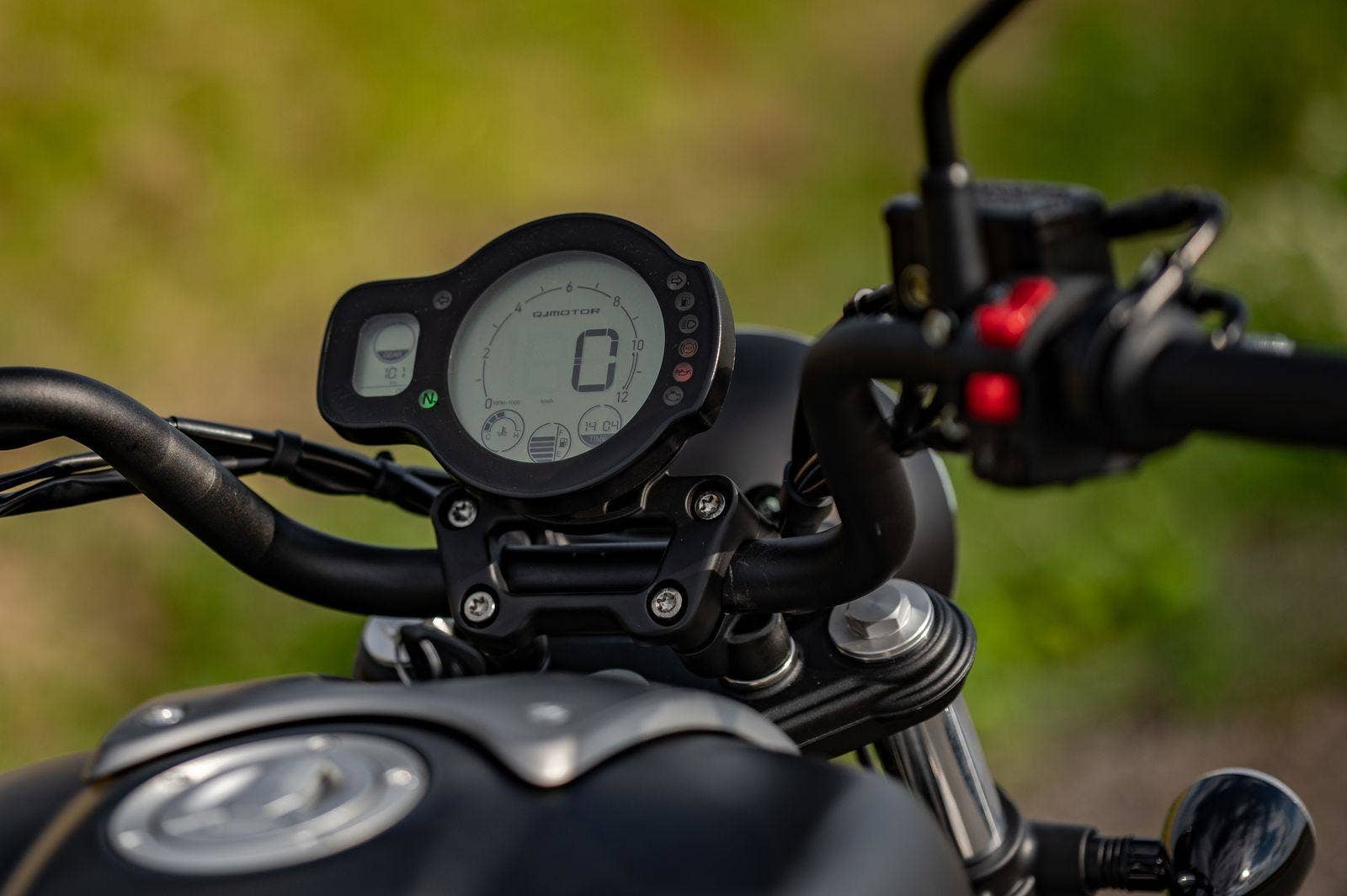 QJ Motor SRV 550 ST (NOVÁ, 2025), 134.900 Kč - TipMoto.com