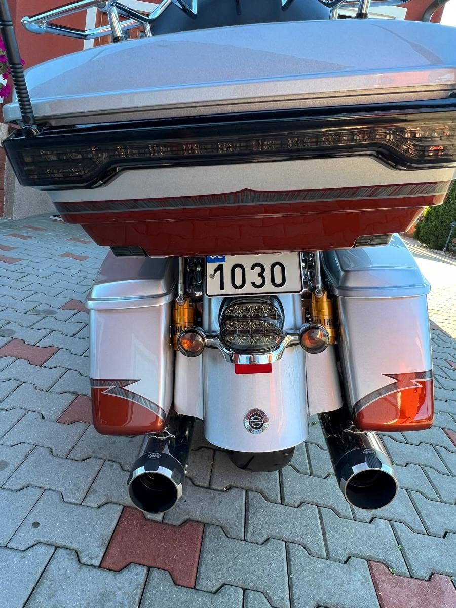 Harley-Davidson FLHTCUSE Screamin Eagle Ultra Classic Electra Glide ...