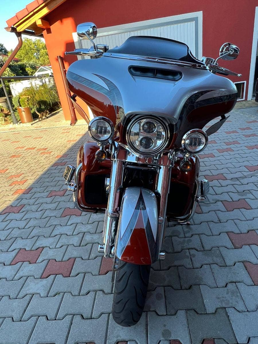 Harley-Davidson FLHTCUSE Screamin Eagle Ultra Classic Electra Glide ...