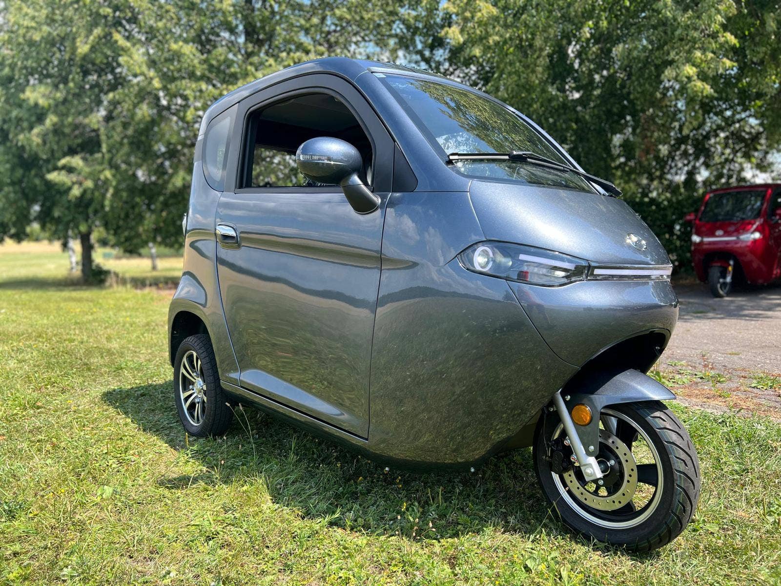 Leramotors Elektrická tříkolka s kapotou, lze řídit i bez ŘP (NOVÁ ...