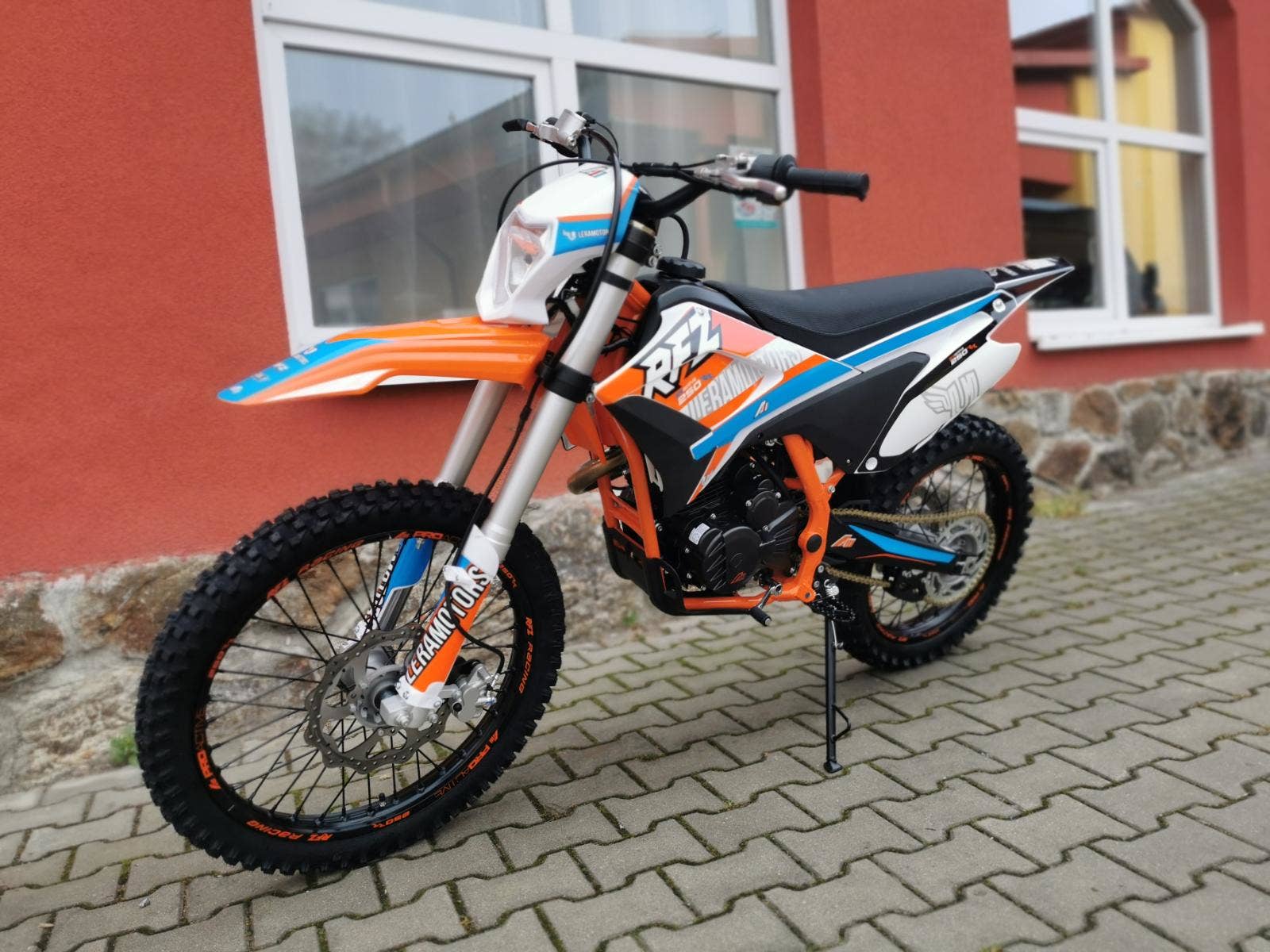 Leramotors Apollo Thunder 250cc, kola 21/18. Oranžová, Skladem (NOVÁ ...