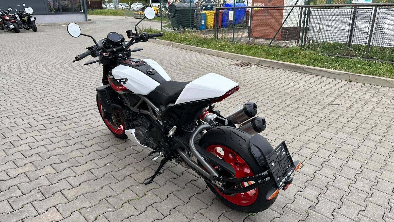 Indian FTR Sport White Lightning / Indy Red (2023), 319.900 Kč ...