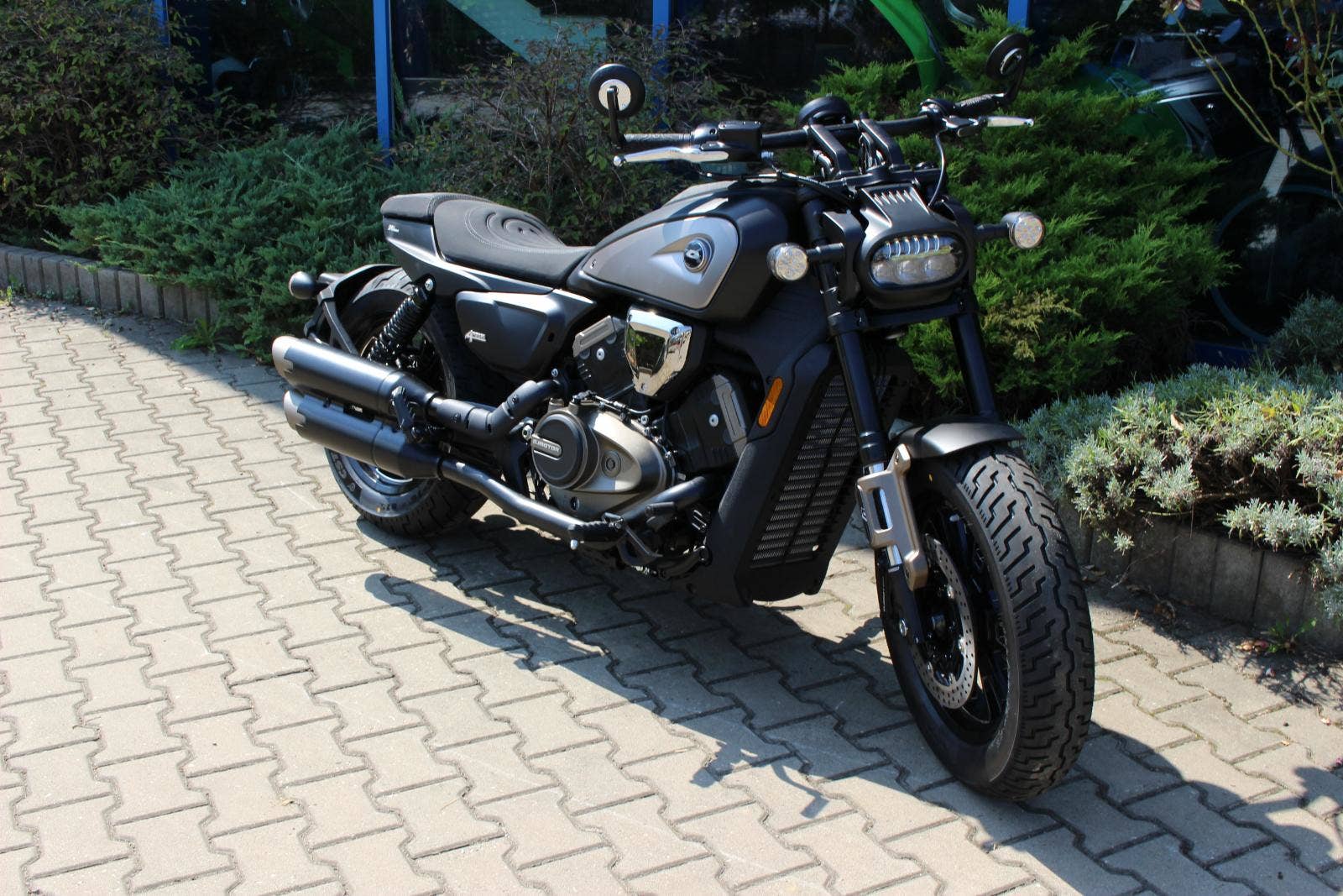 QJ Motor SRV 600 V4 2025 NOVINKA (NOVÁ, 2025), 179.900 Kč - TipMoto.com