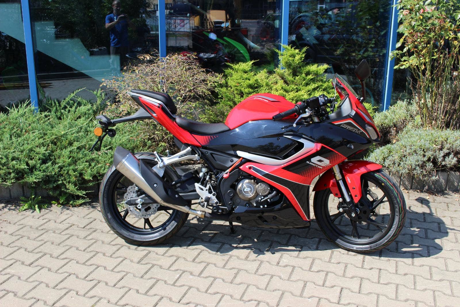 QJ Motor SRK 125 R MODEL 2025 SKLADEM NOVINKA (NOVÁ, 2024), 85.899 Kč ...