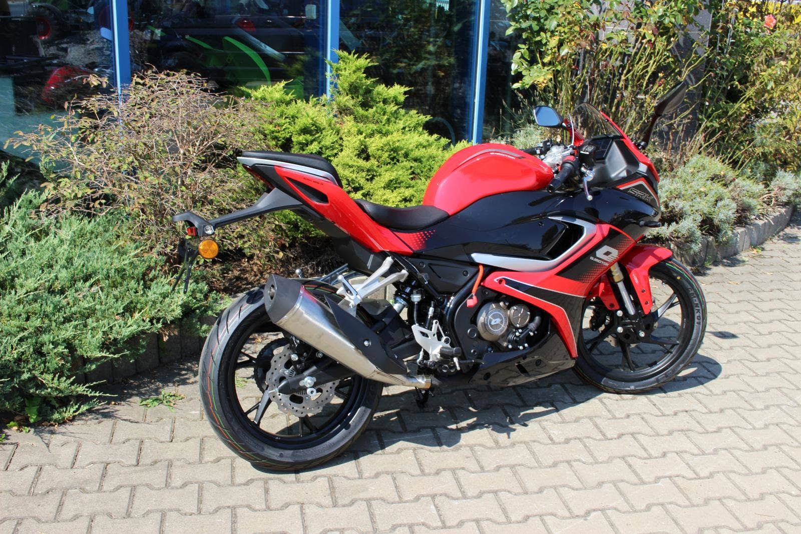 QJ Motor SRK 125 R MODEL 2025 SKLADEM NOVINKA (NOVÁ, 2025), 86.899 Kč ...