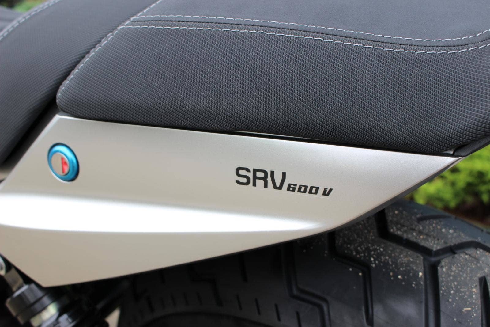 QJ Motor SRV 600 V4 2025 NOVINKA (NOVÁ, 2025), 179.900 Kč - TipMoto.com