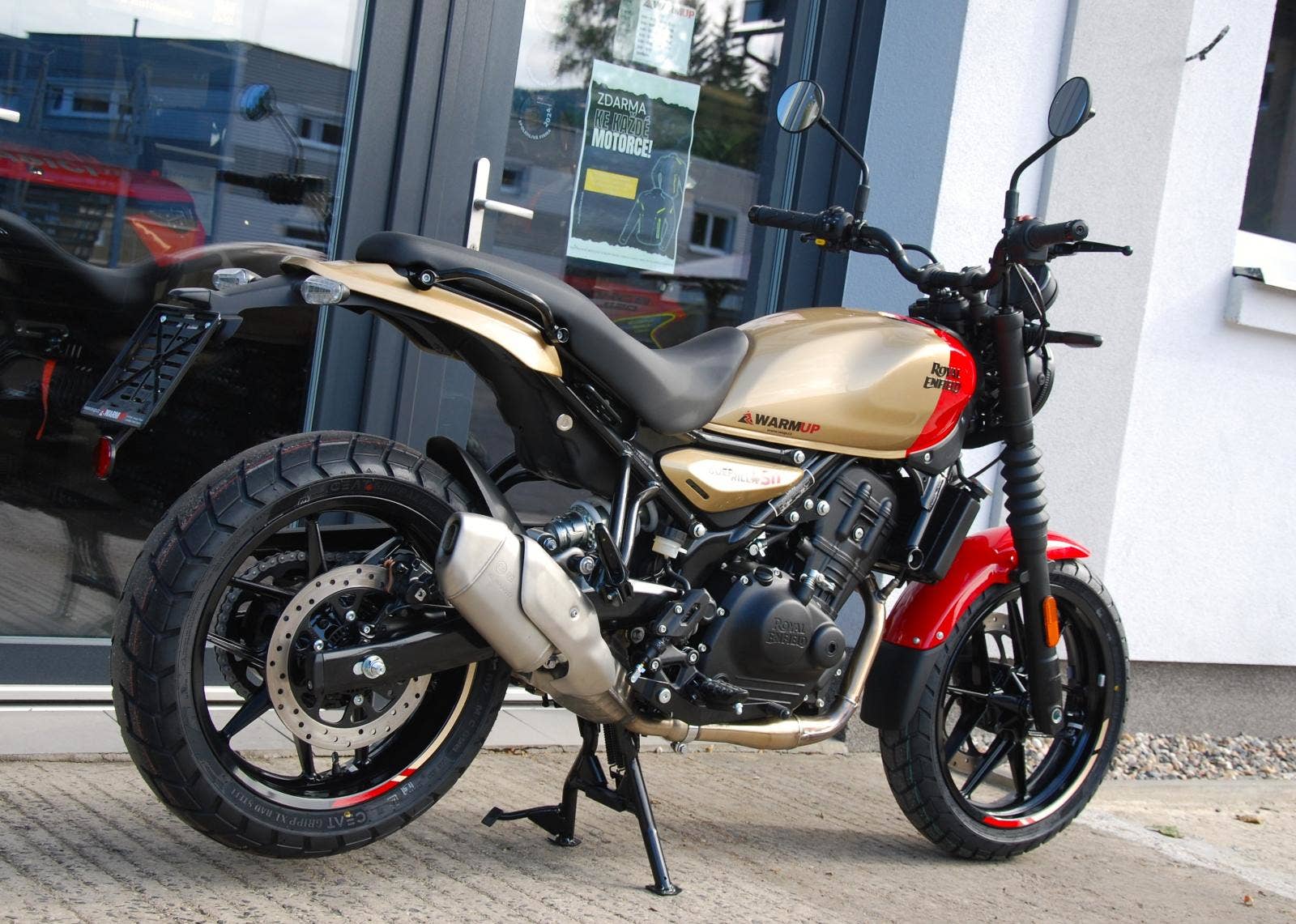 Royal Enfield Guerrilla 450 GOLD DIP - AKCE, dárek ZDARMA (NOVÁ, 2025 ...