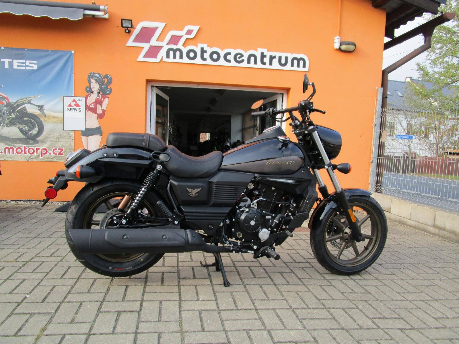UM Motorcycles Renegade Freedom 300 (NOVÁ), 79.700 Kč - TipMoto.com