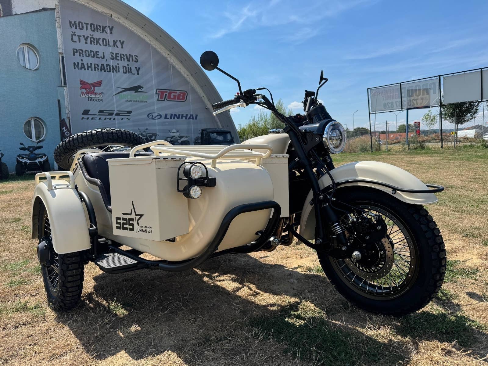 SWM - SIDECAR 520 - CREAM (NOVÁ, 2024), 259.990 Kč - TipMoto.com