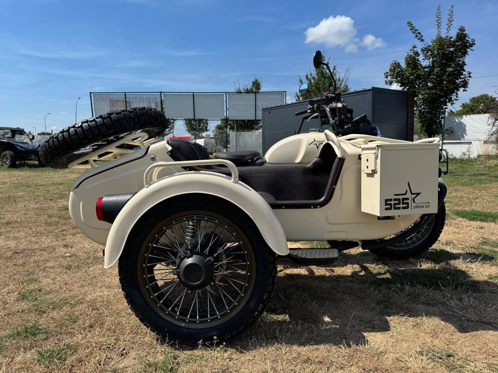 SWM - SIDECAR 520 - CREAM (NOVÁ, 2024), 259.990 Kč - TipMoto.com