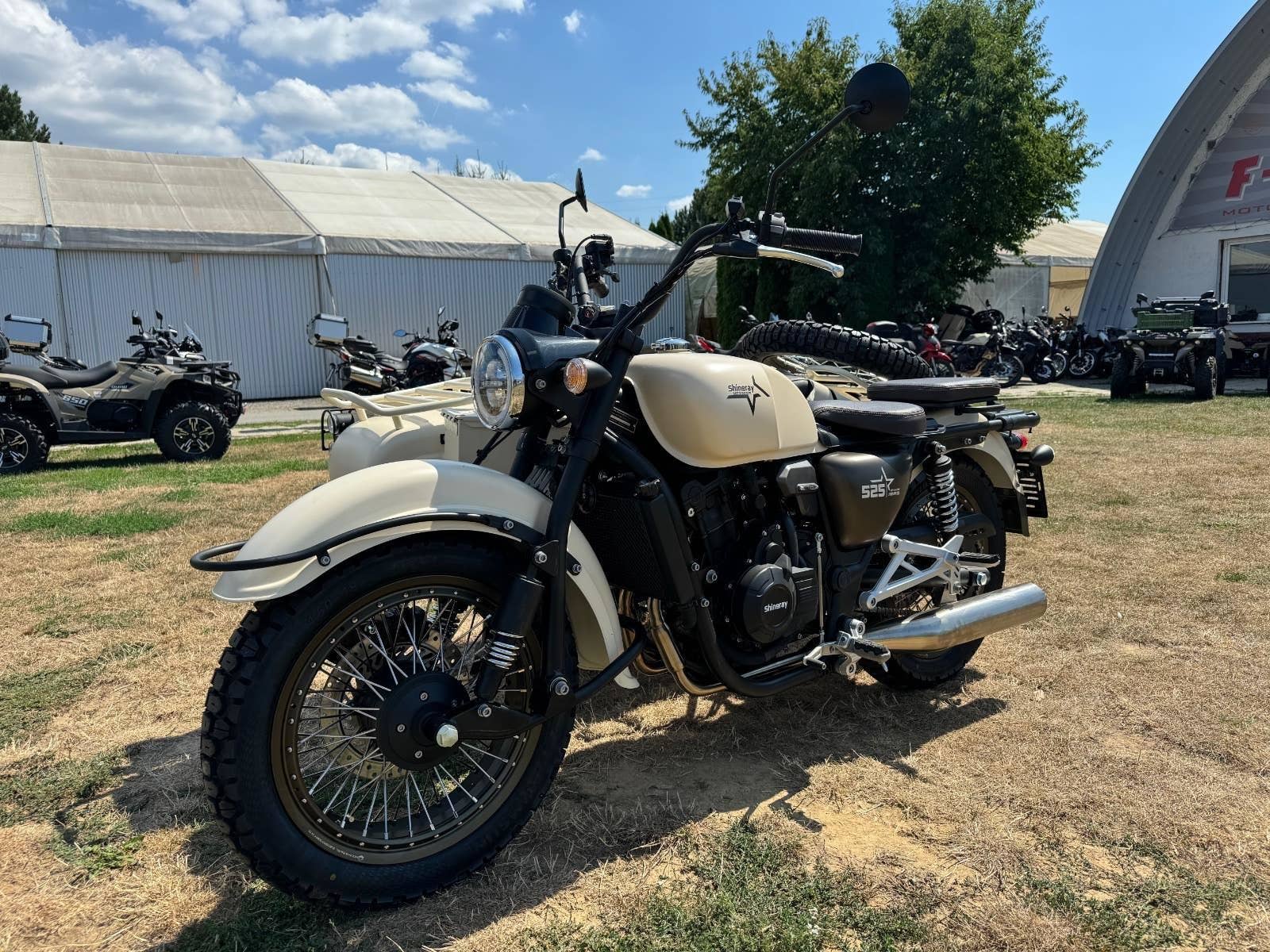 SWM - SIDECAR 520 - CREAM (NOVÁ, 2024), 259.990 Kč - TipMoto.com