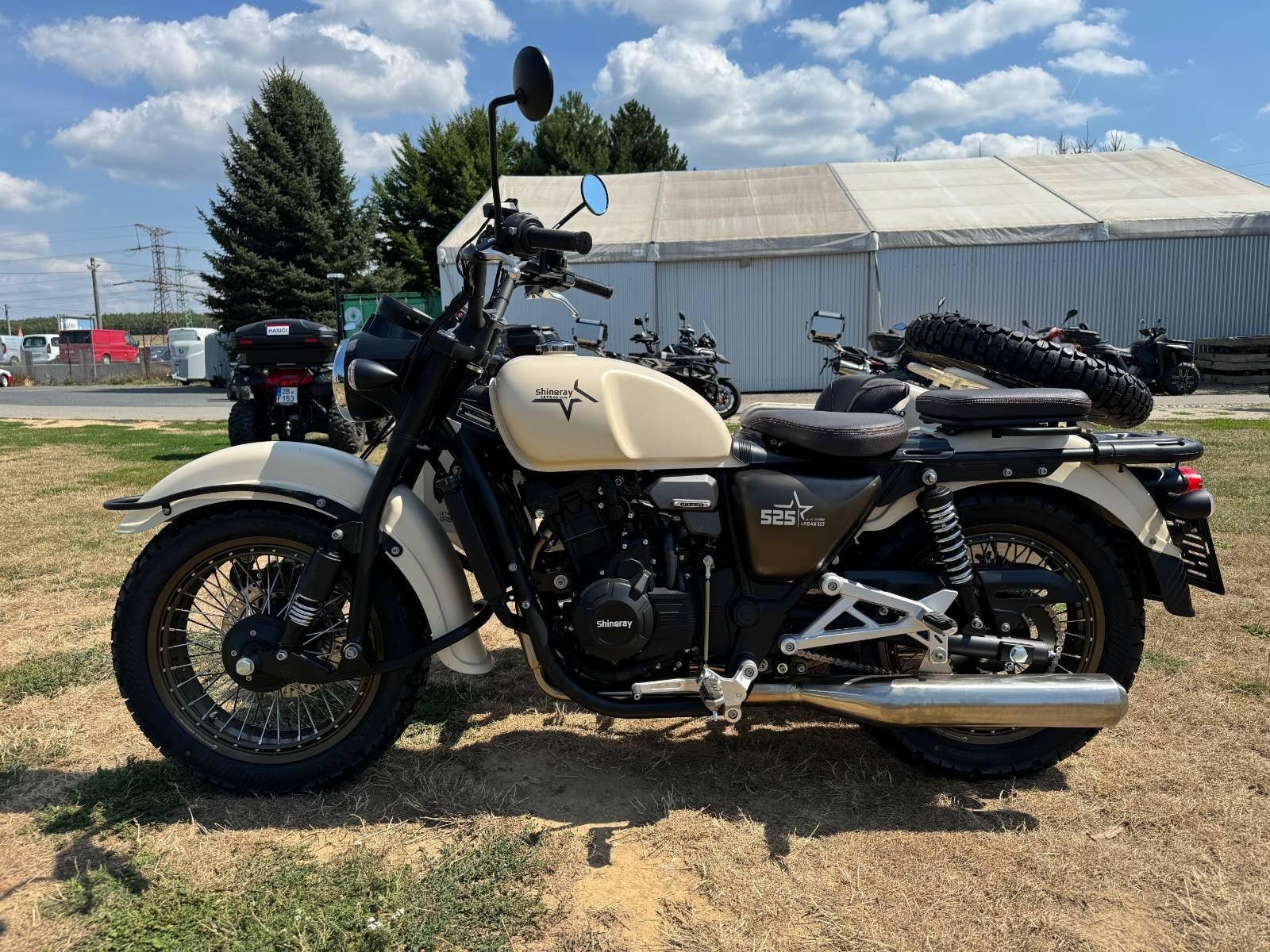 SWM - SIDECAR 520 - CREAM (NOVÁ, 2024), 259.990 Kč - TipMoto.com