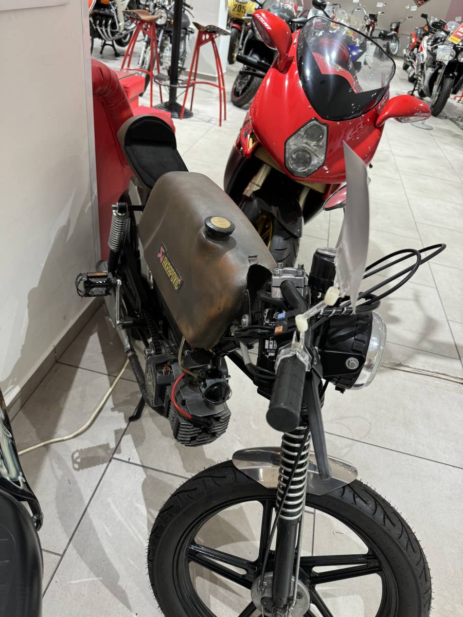 Jawa 50 babetta-cafe racer - TipMoto.com