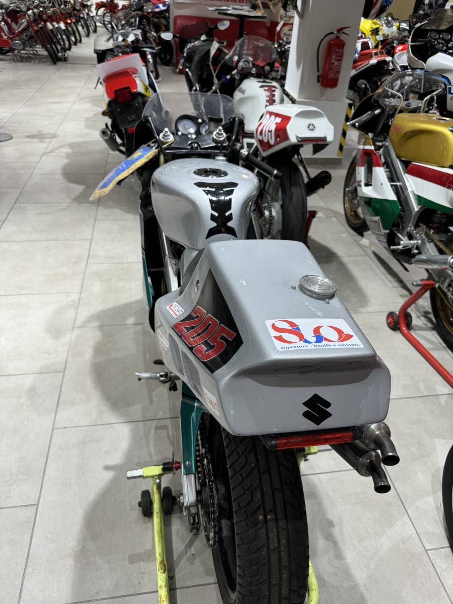 Suzuki RG 250 Gamma (1990) - TipMoto.com