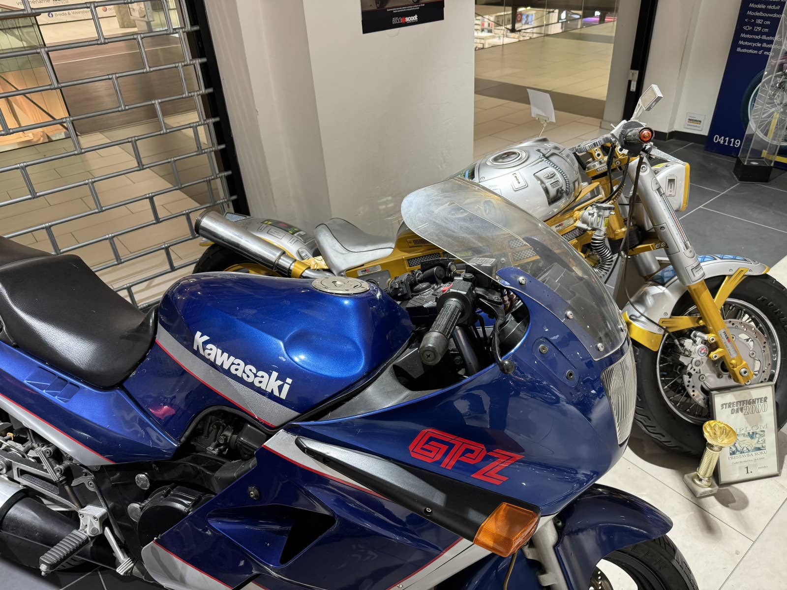 Kawasaki ZX-10 (1988) - TipMoto.com