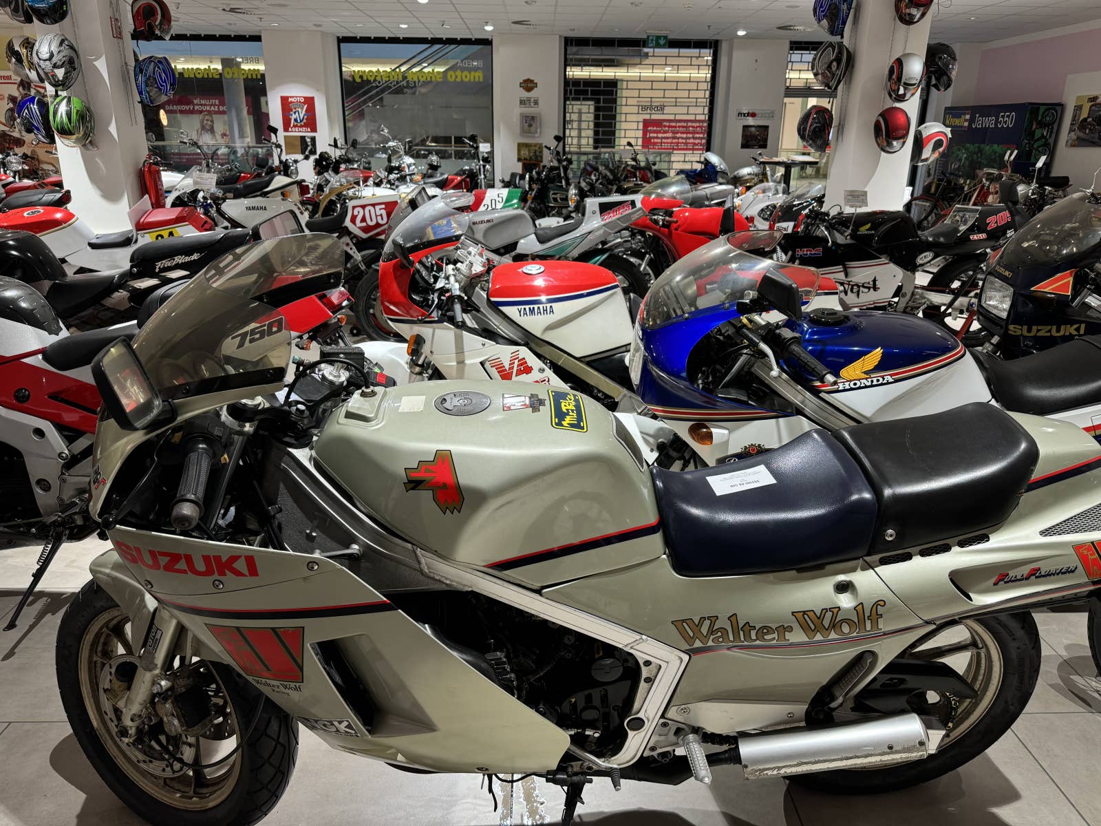 Suzuki RG 500 Gamma (1984) - TipMoto.com