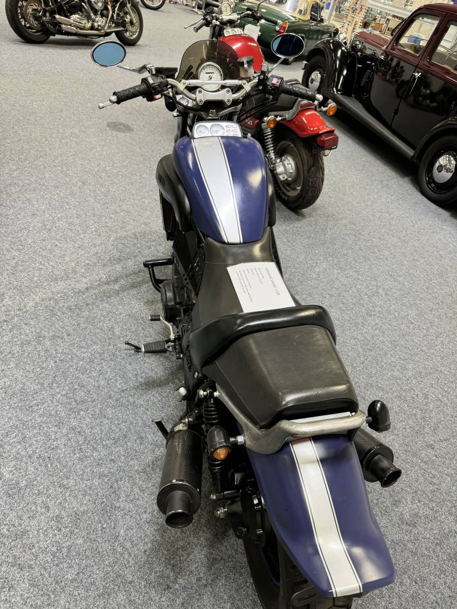 Yamaha V-Max VMX 1200 - TipMoto.com