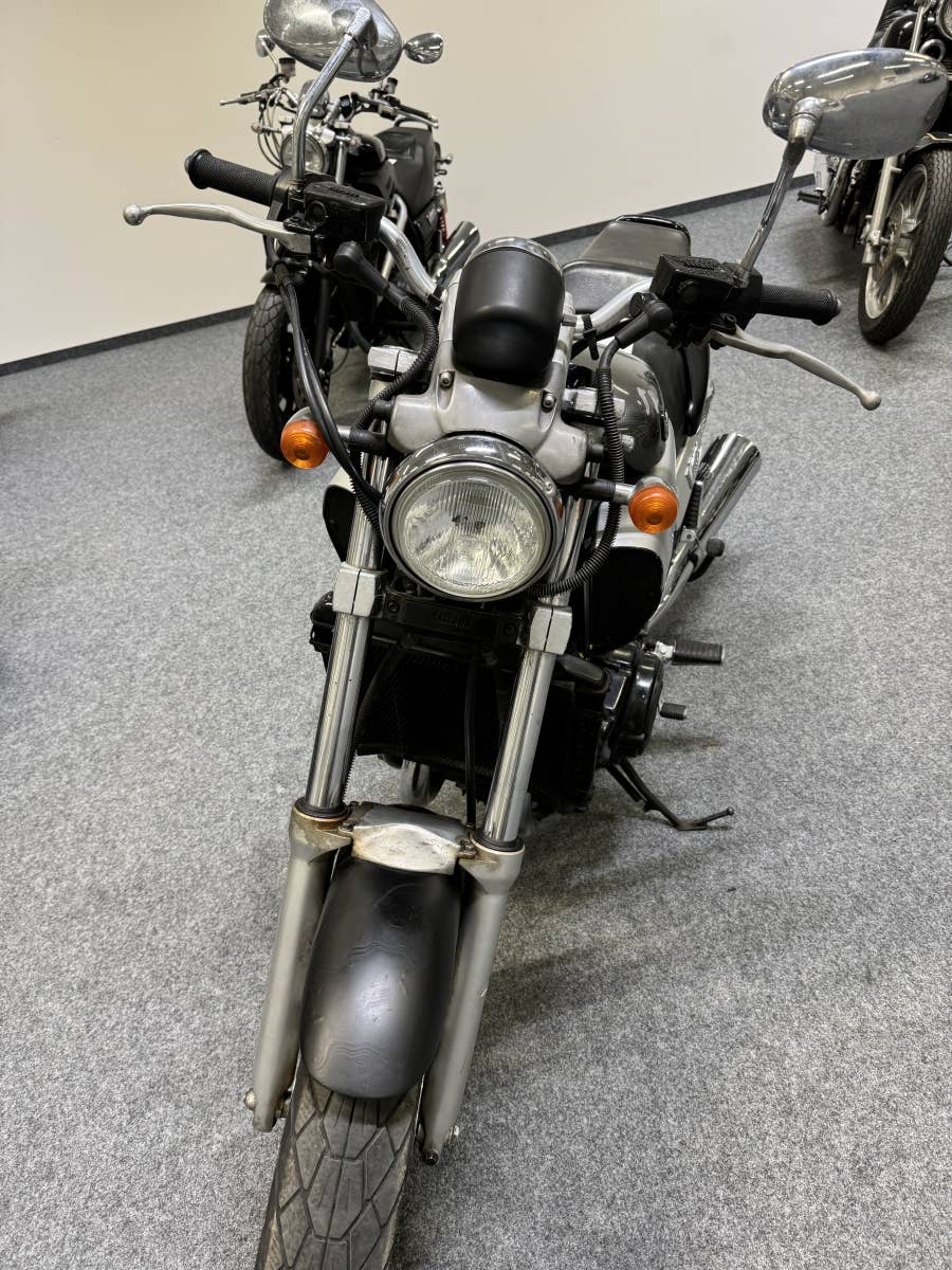 Yamaha V-Max VMX 1200 - TipMoto.com