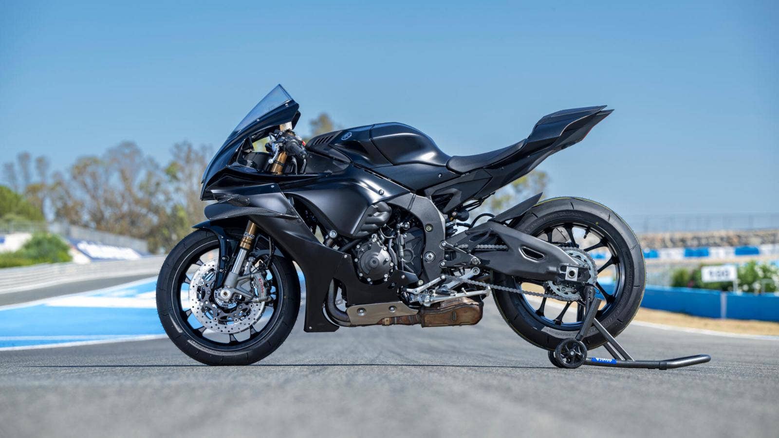 Yamaha R1 Race Novinka + bonus (NOVÁ, 2025), 518.990 Kč - TipMoto.com