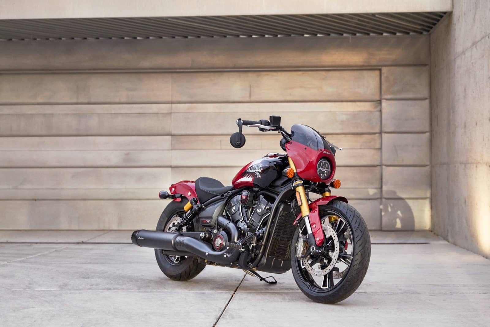 Indian Scout 101 Sunset Red Metallic with Graphics (NOVÁ, 2025), 509. ...