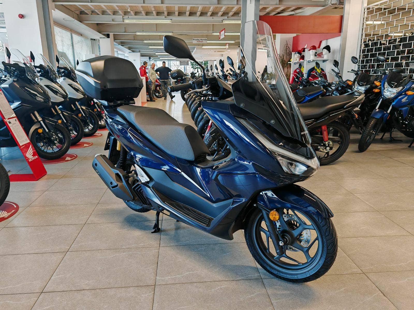 Honda PCX 125 DX 2025 (NOVÁ, 2025), 82.900 Kč - TipMoto.com